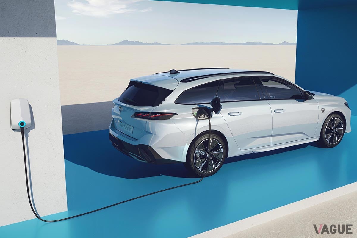 人気のCセグメントモデル プジョー新型「308」にフルEV「E-308」「E-308SW」欧州発表！ 2023年登場予定 | VAGUE(ヴァーグ)
