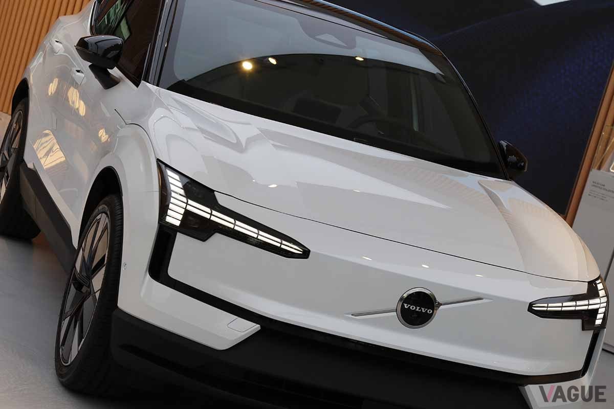 ボルボ新型「EX30」日本初公開！ 大注目の次世代ボルボは全長4.2mのコンパクトSUV | VAGUE(ヴァーグ)