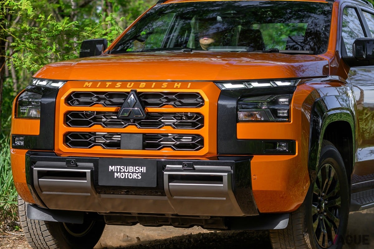 三菱 新型「トライトン」世界初公開！ 2024年に日本に再上陸予定の世界戦略車はトヨタ「ハイラックス」のライバル・ピックアップトラック ...