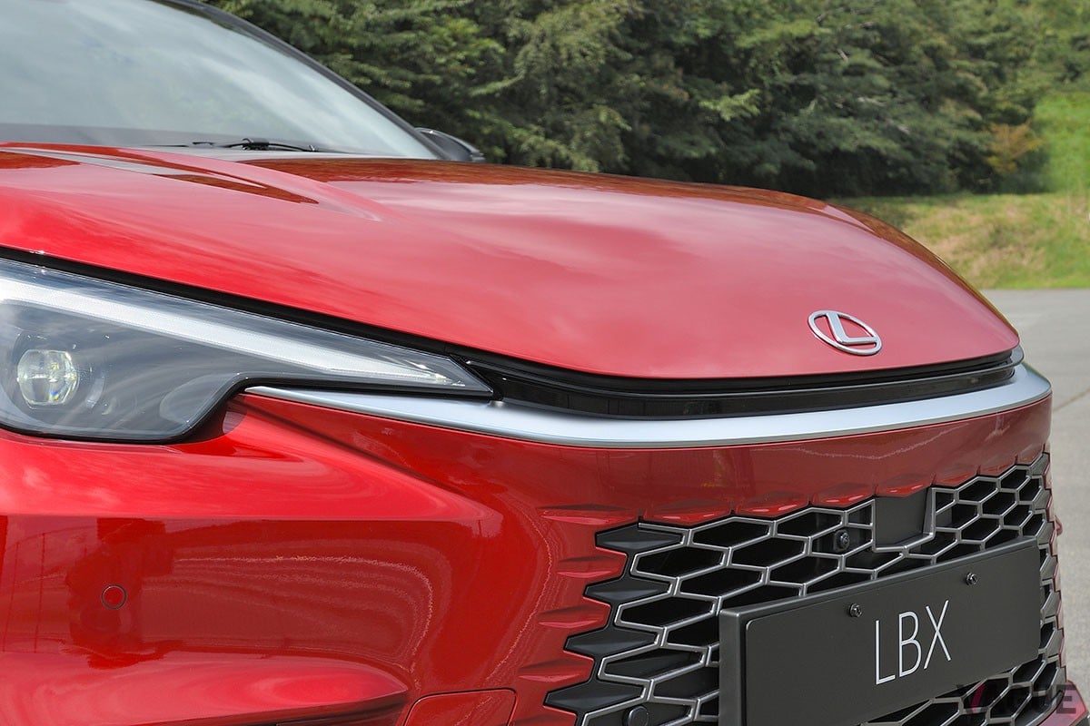 まもなく登場！ レクサス最小の高級コンパクトSUV 新型「LBX」ってどんなクルマ？ SNSでの反響とは？ | VAGUE(ヴァーグ)
