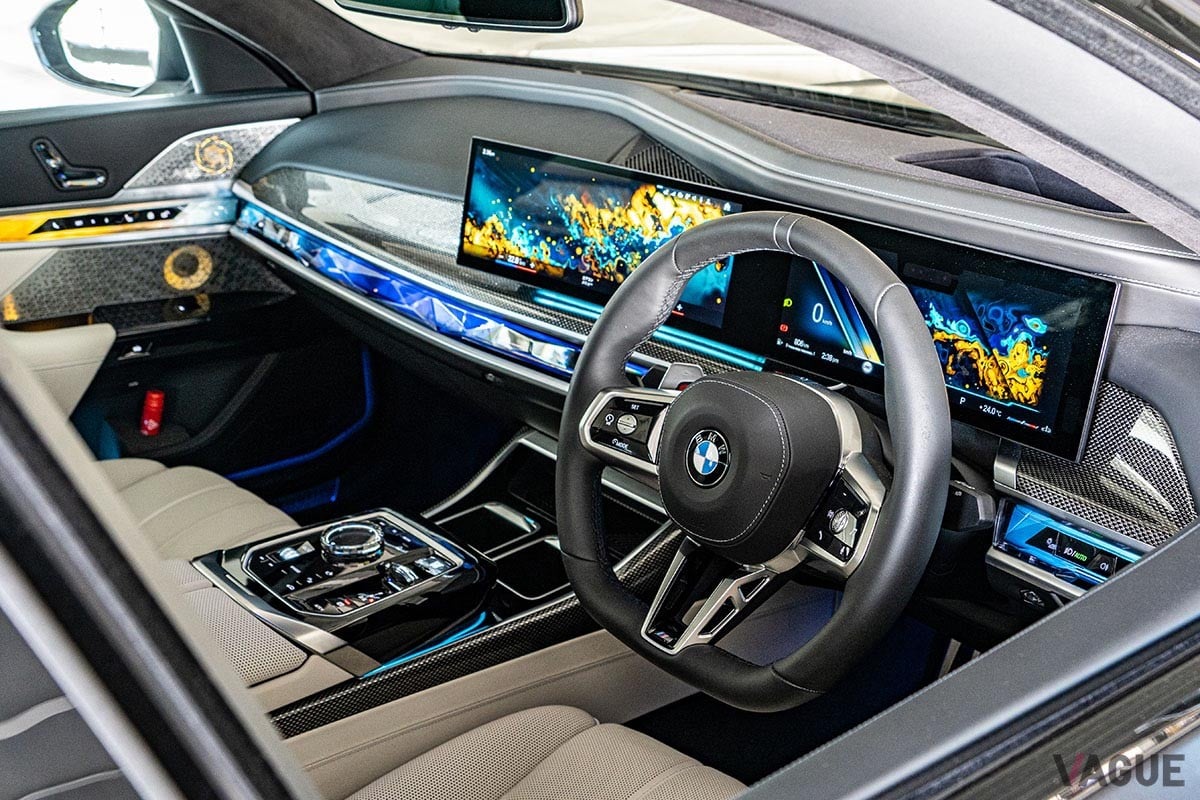 変わったのは大胆マスクだけじゃなかった！ BMW新型「7シリーズ」は快適性や走り味も激変 “BMWらしさ”は残っているか？ | VAGUE(ヴァーグ) - (3)