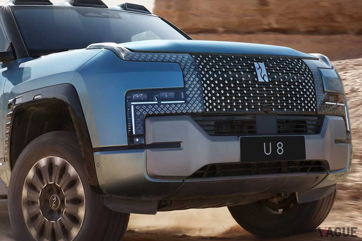 1100馬力超のオフロードSUV 新型「U8」を日本初公開！ ジャパンモビリティショーでのBYDブースに注目 | VAGUE(ヴァーグ)