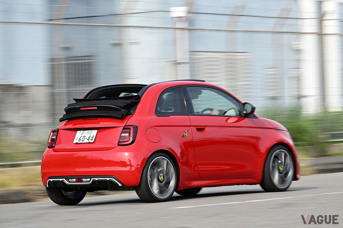 走りとサウンドの刺激が強すぎる！ 新時代の“ホットハッチ”「500e」街で乗った印象とは？ “アバルトらしい走り”は格別の楽しさ | VAGUE(ヴァーグ) - (4)