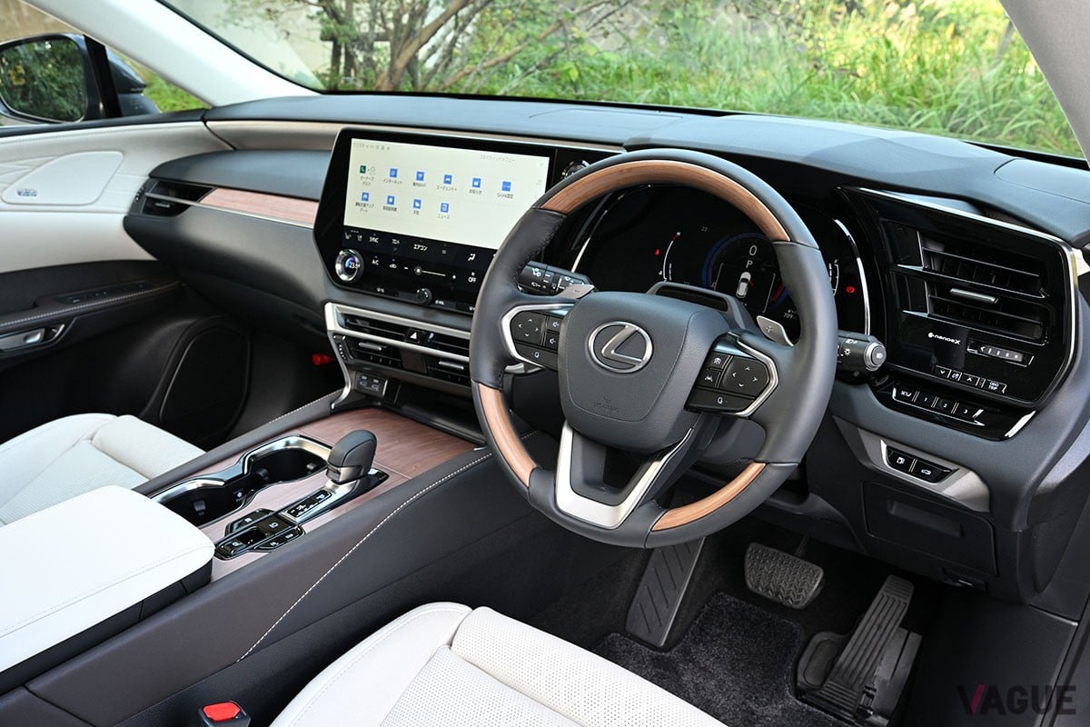 「遅れてきた本命」レクサス「RX350h」の魅力を体感！ フツーのハイブリッドがなぜ“真打ち”？ インテリアは“格上のおしゃれ”ぶり | VAGUE(ヴァーグ) - (2)