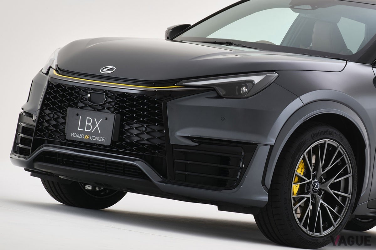 レクサスの“小さな高級車”「LBX」をスポーティにカスタム！ イエローのアクセントが目を惹くコンパクトSUVの中身は「GRヤリス」そのもの | VAGUE(ヴァーグ)