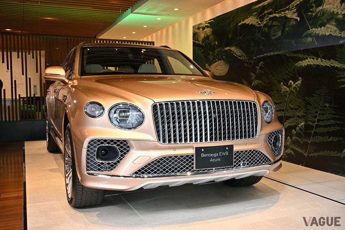 ベントレー新型「ベンテイガEWB」日本上陸 人気ラグジュアリーSUVのロングホイール版は2802万円 | VAGUE(ヴァーグ)