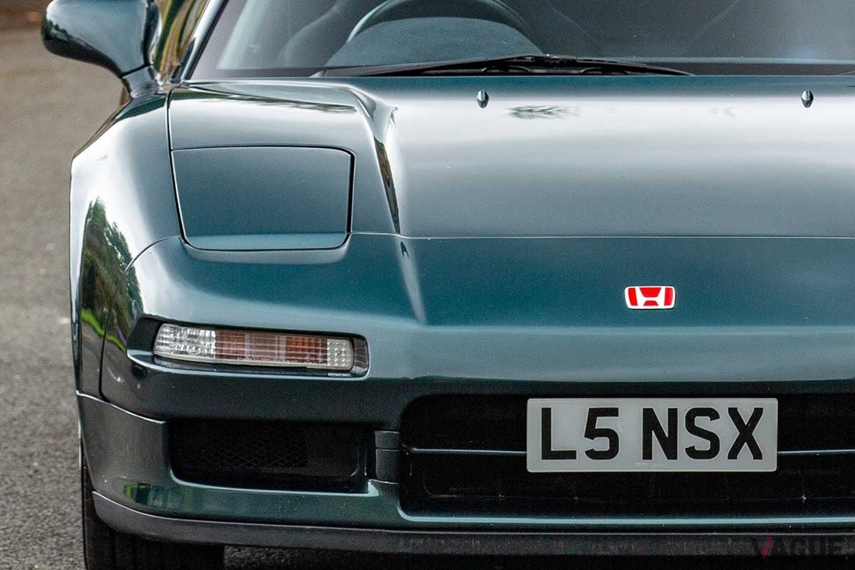 国産スーパーカーの代表格！ 極上の1994年式ホンダ「NSX-R」を英国で発見 右ハン＆パカ目の初期モデル | VAGUE(ヴァーグ)
