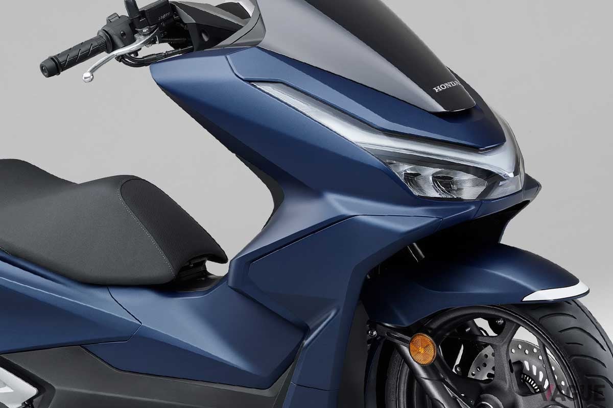 フロントマスクを大胆に一新！ 人気の原付二種ホンダ新型「PCX」登場 13年で5回目のモデルチェンジ 販売店への反響とは | VAGUE(ヴァーグ)