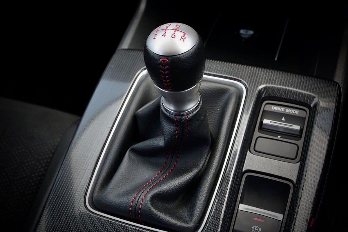 「えっ、MT免許が“特別”なものになるの!?」 2025年4月から運転免許のカリキュラムが変更！ 原則AT車のみの教習に | VAGUE(ヴァーグ)