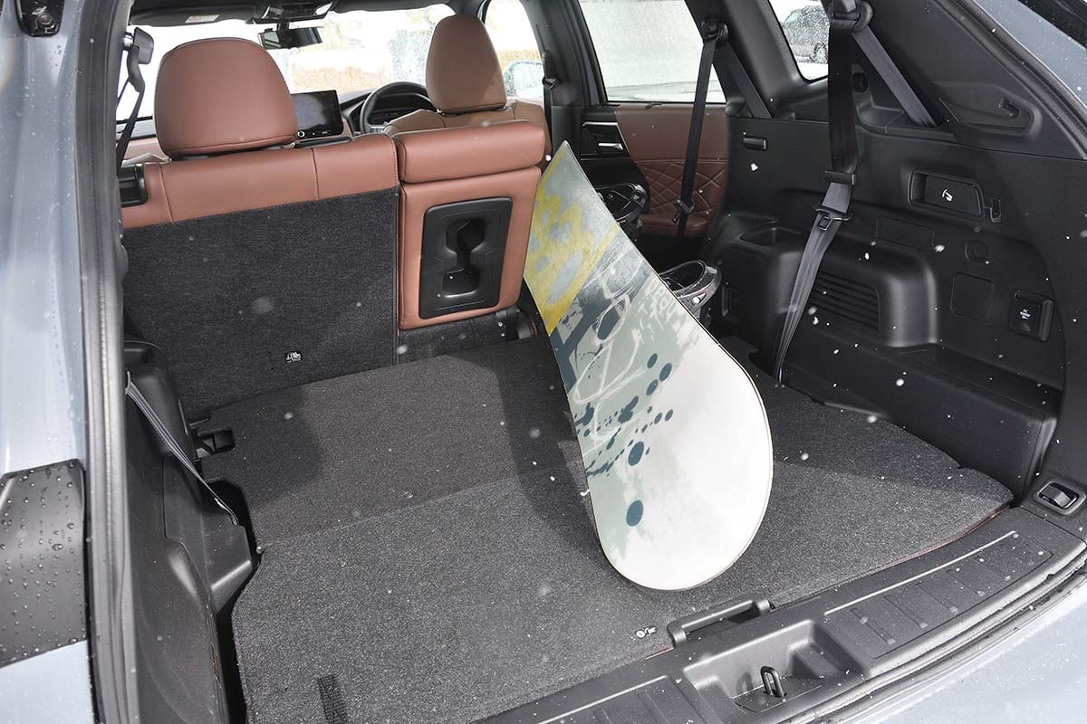 三菱新型「アウトランダーPHEV」ならここまで楽しめる！VAGUE編集部が乗って感じた「ライフスタイルSUV」の深化と真価【PR】 | VAGUE(ヴァーグ) - (2)