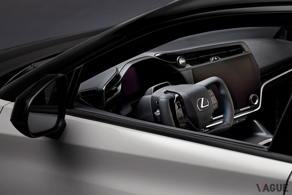 EVなのにマニュアルのようなドライブができる!? レクサスがミドルサイズ電動SUV新型「RZ」を世界初公開！ | VAGUE(ヴァーグ)