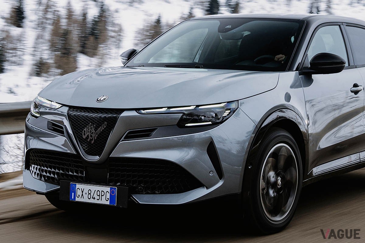 レクサスLBXのライバル!? アルファ ロメオ新型コンパクトSUV「ジュニア」に真打登場！ ハイブリッド＋4WDの「イブリダQ4」とは | VAGUE(ヴァーグ)