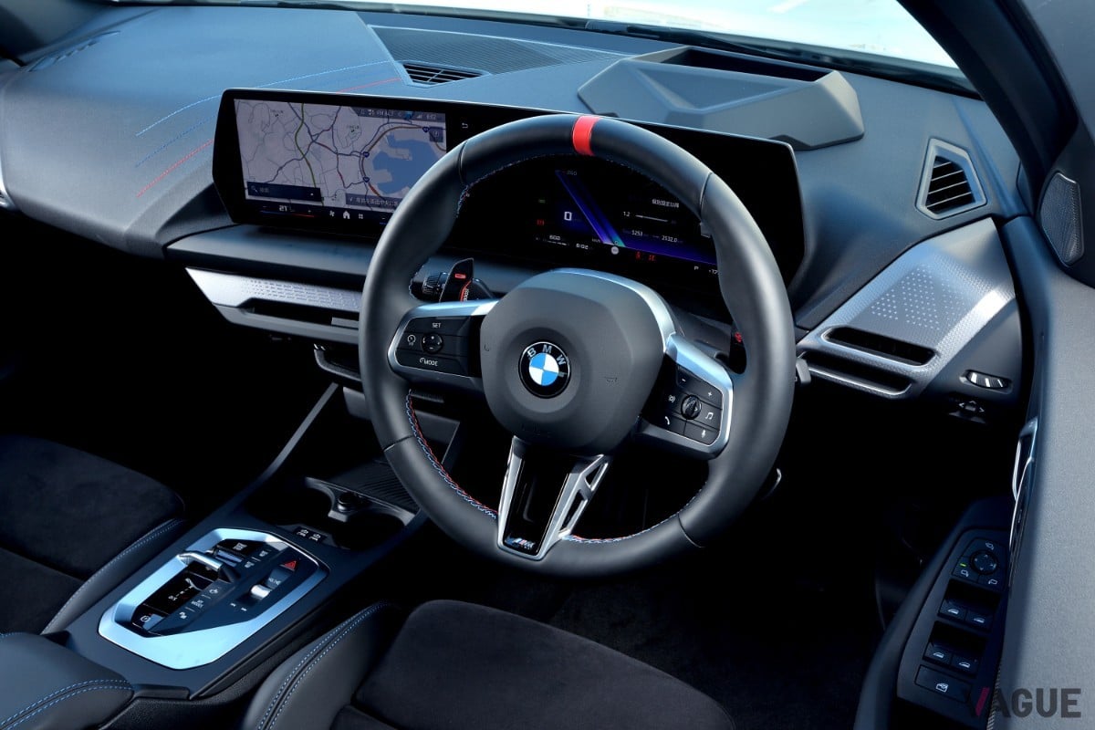 “GRヤリス”よりちょうどいい!? BMW新型「M135」は“300馬力の快感”を日常と非日常で楽しめる高性能ハッチだった！ | VAGUE(ヴァーグ) - (2)