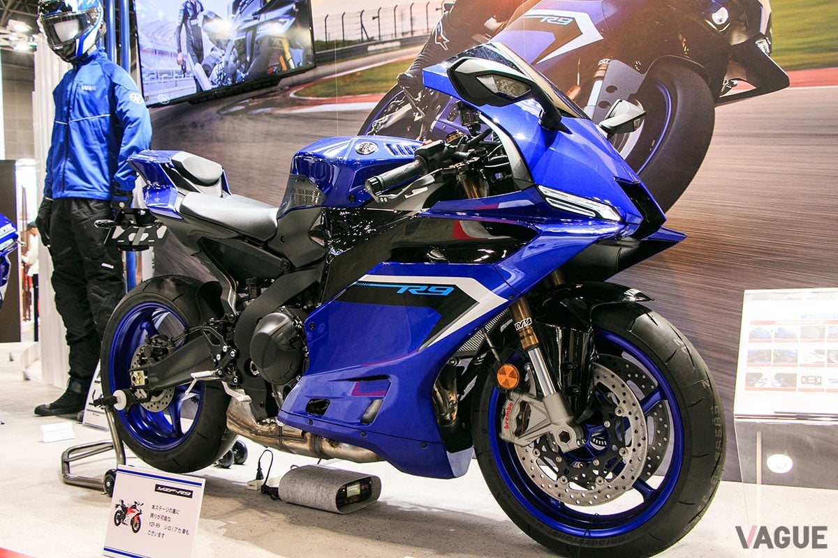 フレームまで新設計の意欲作！ 日本初披露となったヤマハ「YZF-R9」の魅力とは？ なぜ「新しいスーパースポーツ」に期待が高まるのか？ | VAGUE(ヴァーグ)