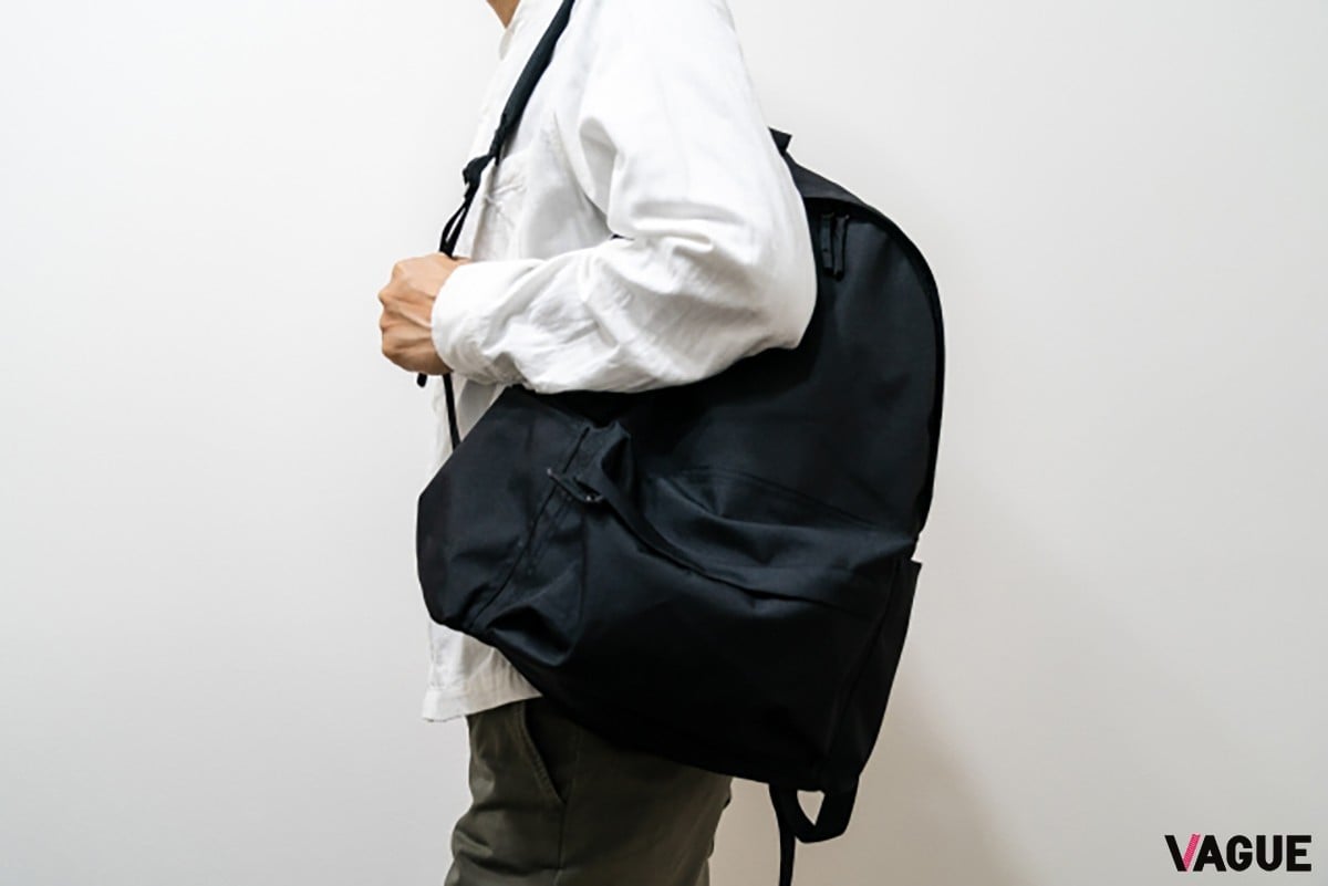 「重いから手には持てないし…」電車内 “リュックの前抱え”も迷惑？ SNSで意見多数なマナー問題の結論とは | VAGUE(ヴァーグ) - (2)