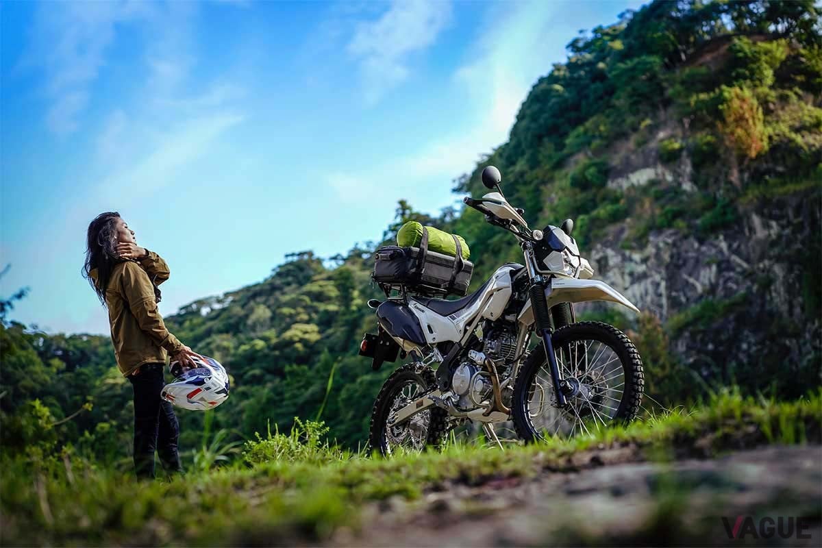 人気の中型“エンデューロ”モデル カワサキ「KLX230シェルパ」とホンダ「CRF250Lラリー」それぞれの個性と違いとは | VAGUE(ヴァーグ)