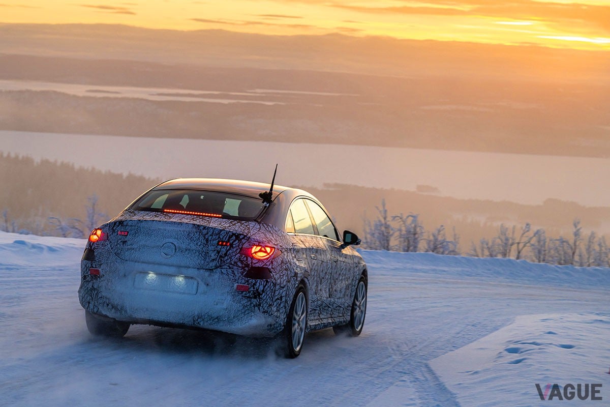 氷上でも異次元の走り!? メルセデス・ベンツ新型「CLAプロトタイプ」が見せた“新世代”4ドアクーペの実力とは | VAGUE(ヴァーグ) - (2)