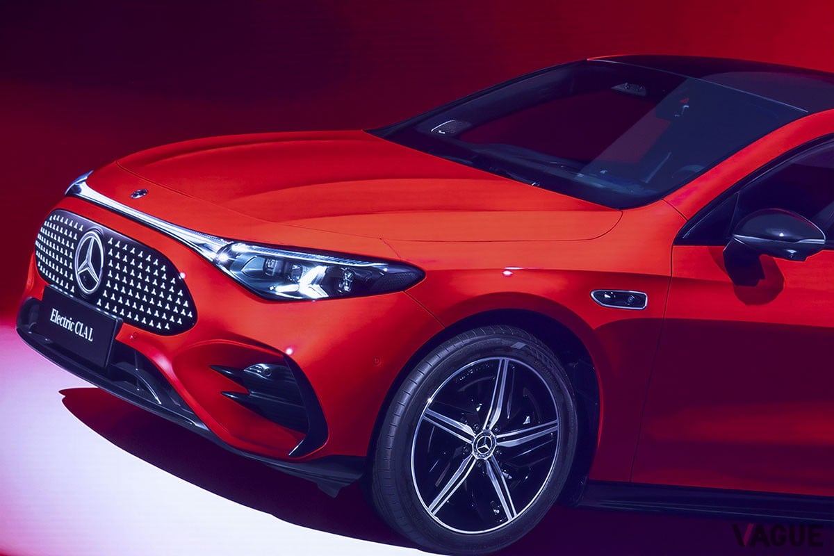 “Cクラスより長いCLA”が世界初公開！メルセデス・ベンツ新型「CLA L」登場 ホイールベースを75mm延長した人気4ドアクーペのロング版とは | VAGUE(ヴァーグ)