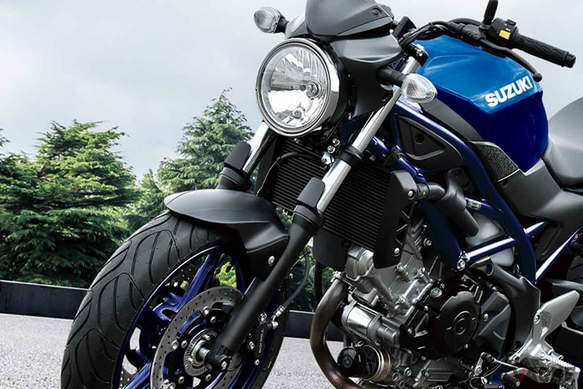 パワフルなVツイン搭載の人気スポーツネイキッド スズキ「SV650」2025年モデル登場から5か月 販売店に寄せられる反響とは | VAGUE(ヴァーグ)