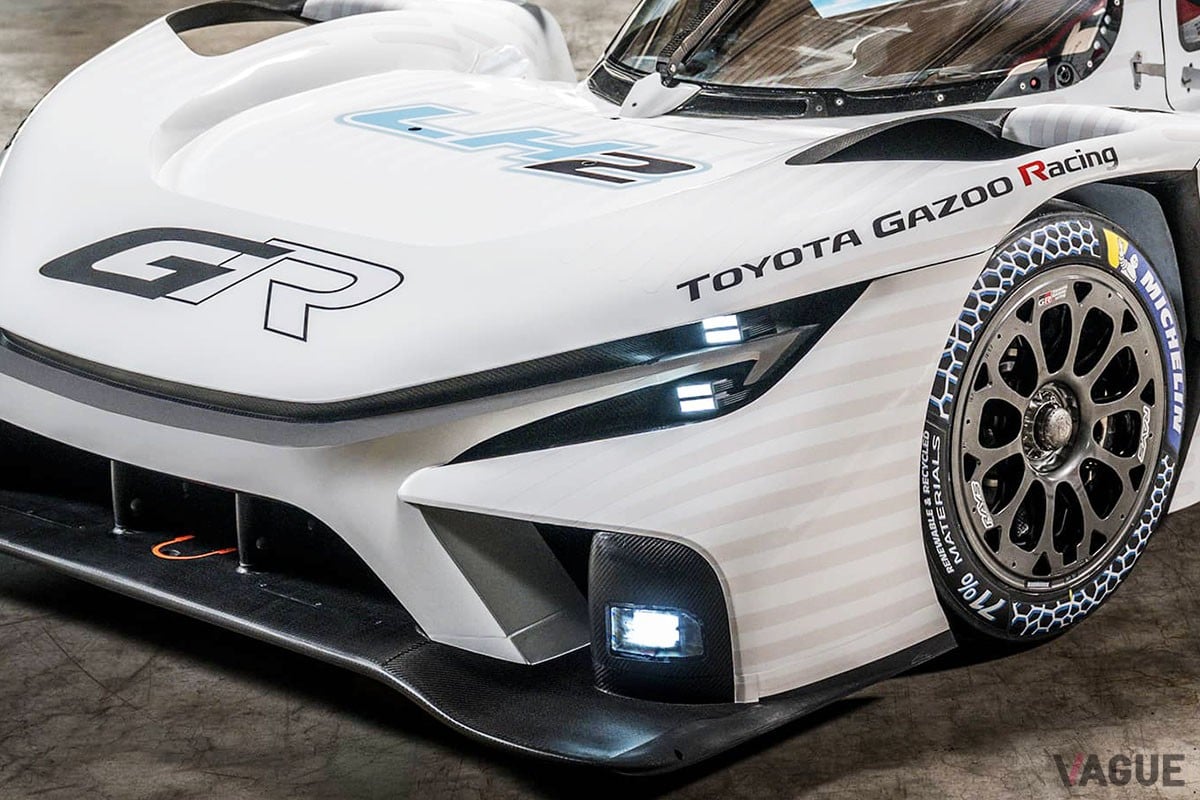 “プリウス顔”のレーシングカー登場!? トヨタがル・マンで水素×ハイブリッド搭載の「GR LH2レーシング・コンセプト」世界初公開 | VAGUE(ヴァーグ)