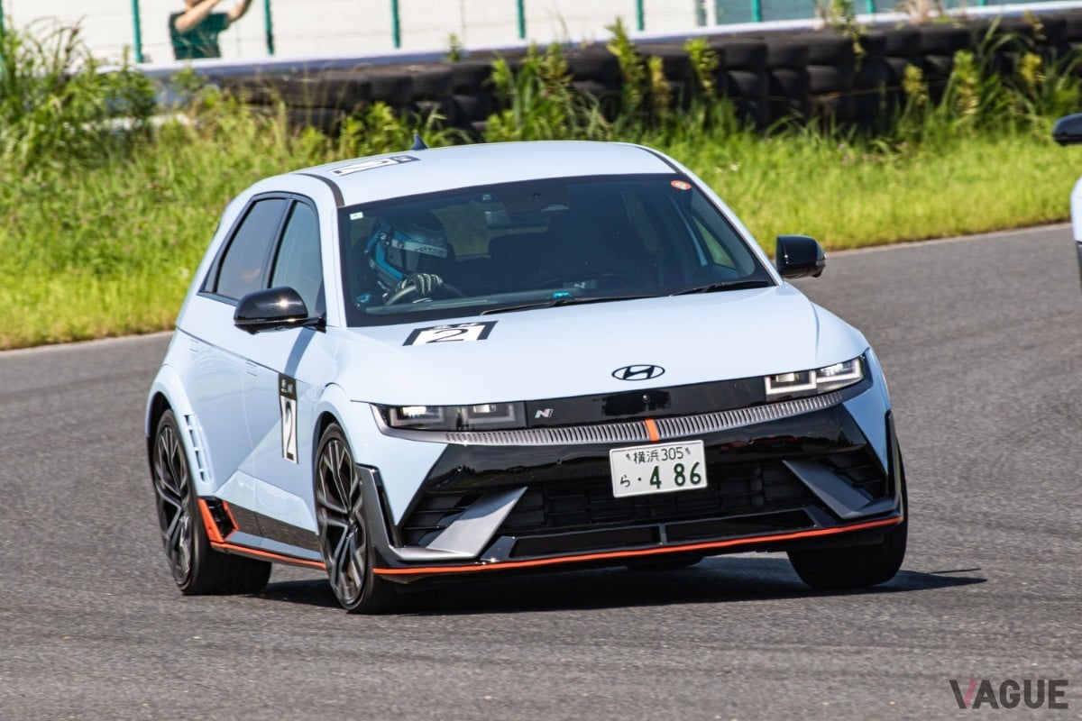 もはや静かなだけじゃない!? レースで速く、普段乗りもこなす“次世代EVスポーツカー”ヒョンデ「アイオニック5 N」の実力とは | VAGUE(ヴァーグ) - (2)