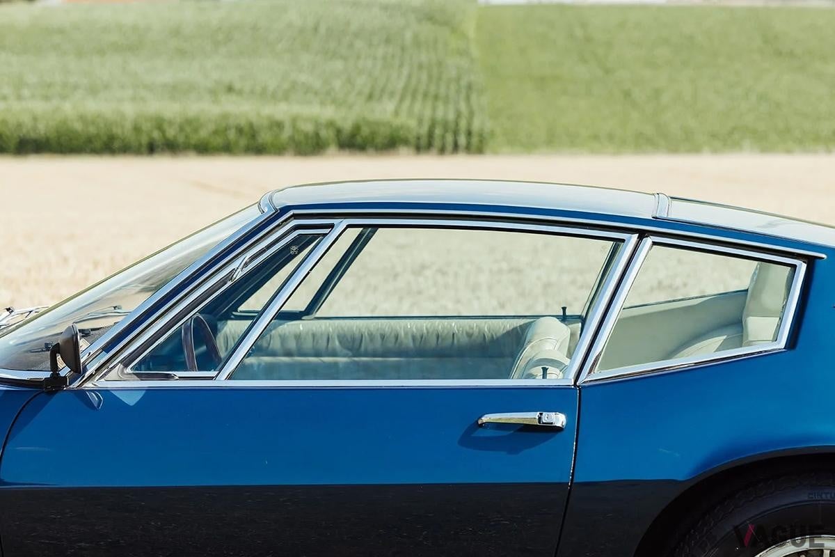 半世紀以上前のクルマなのに当時最高時速280キロ！ 快適性も兼ね備えた“美しすぎるグランツーリスモ”を発見 マセラティ「ギブリSS」ってどんな ...