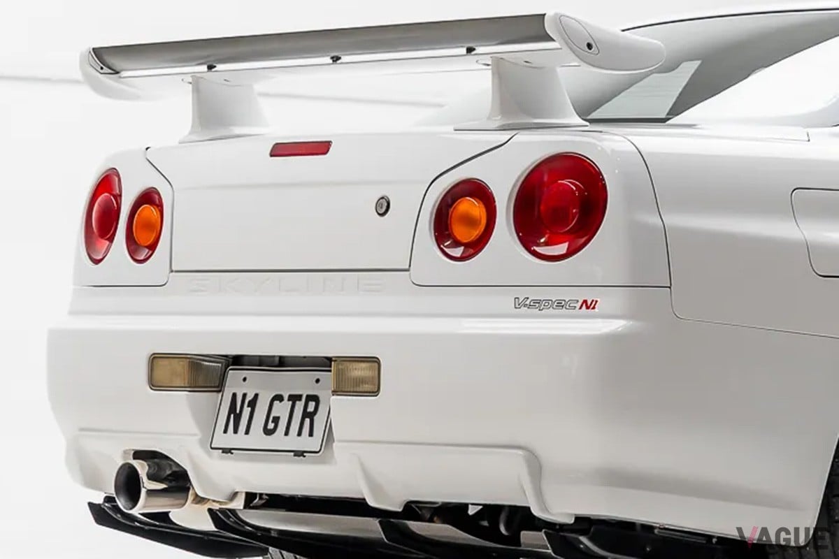 生産わずか38台 伝説の「スカイラインGT-R」をオークションで発見 26年前に登場したスパルタン仕様 BNR34「VスペックN1」ってどんな ...