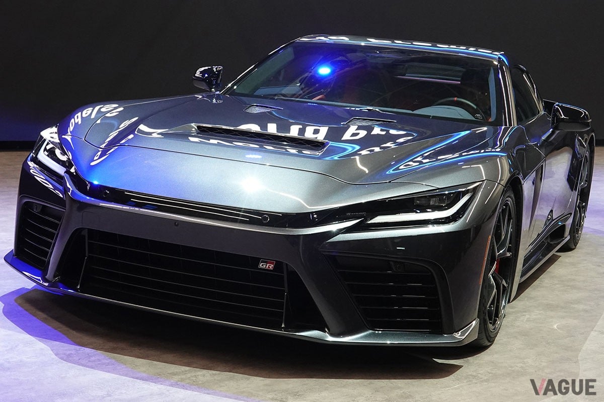 トヨタの新フラッグシップスポーツカー「GR GT」世界初公開！ “ドライバーファースト”の思想から生み出される「公道を走るレーシングカー」の ...